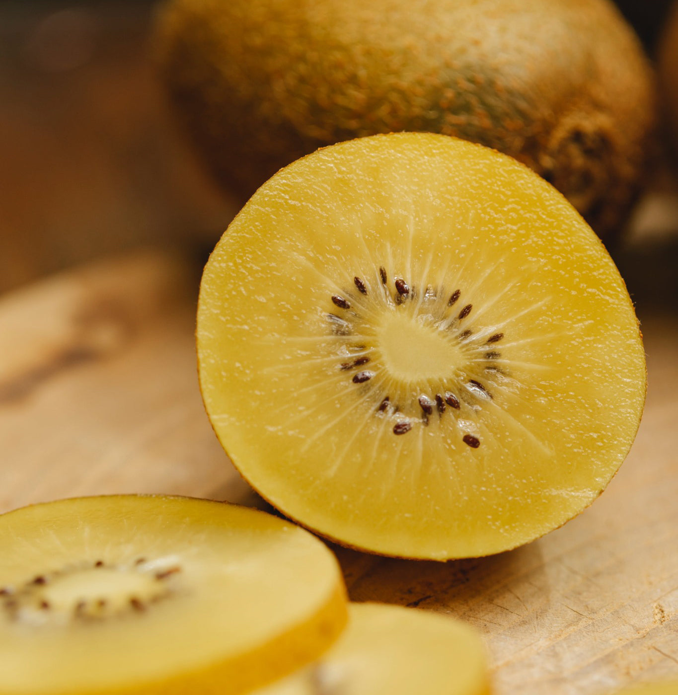 Kiwi jaune femelle Golden Kiwi - Actinidia deliciosa Golden kiwi